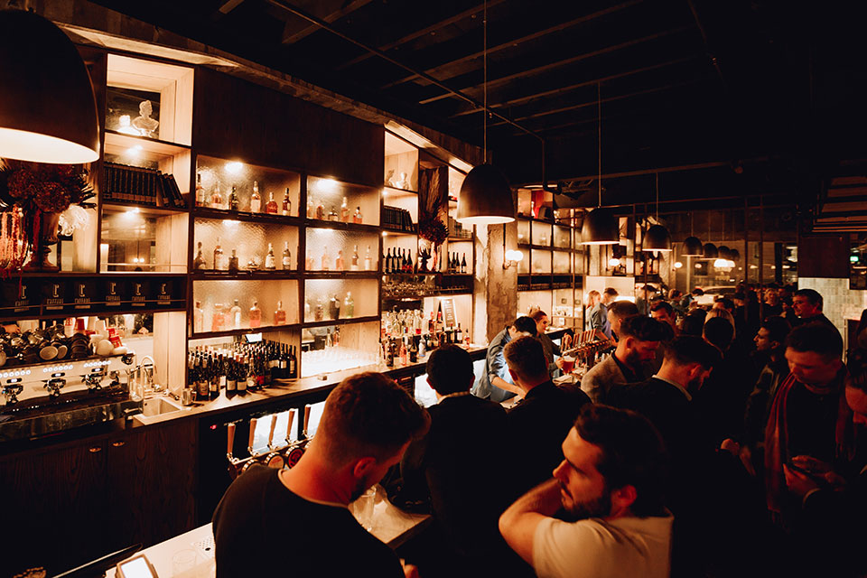 Reign & Pour Restaurant and Bar Cnr Quay Street & Lil Queen Lane - Vibe